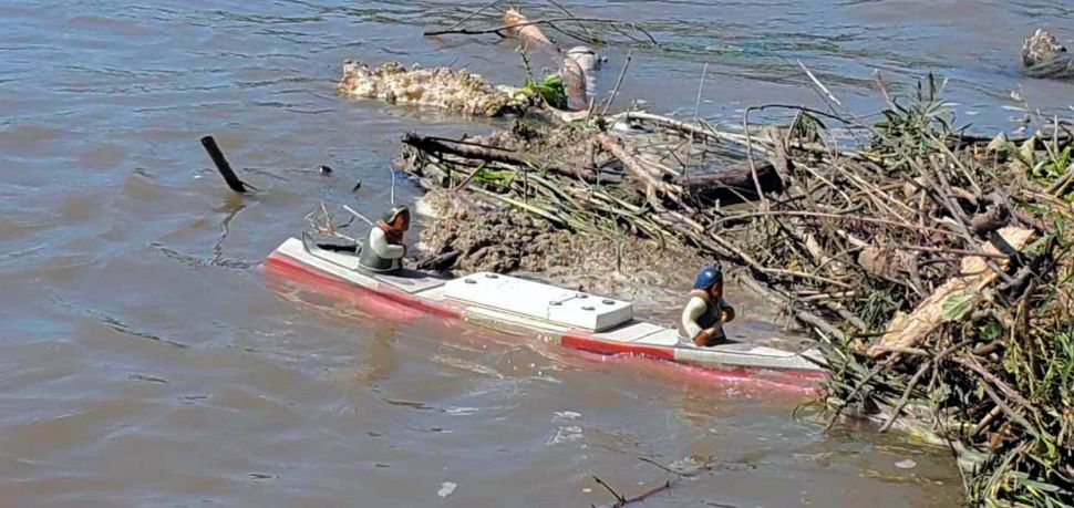Man rescues little canoe 3 times to help it continue its journey down ...