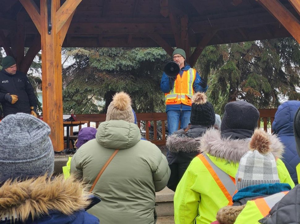 CLAC holds rally for Educational Assistants in Steinbach ...