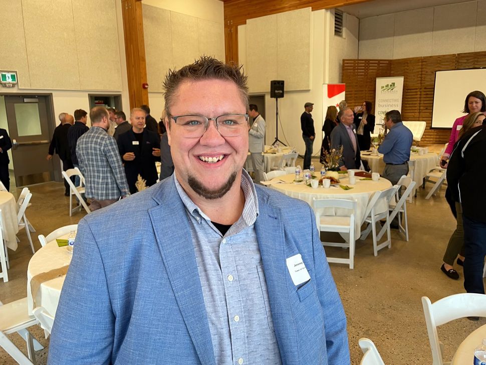 Local businesses gather to learn about economic trends ...