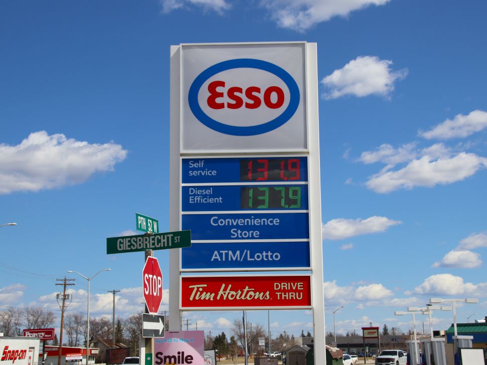 Gas prices drop below cost as stations fight to compete - May ...
