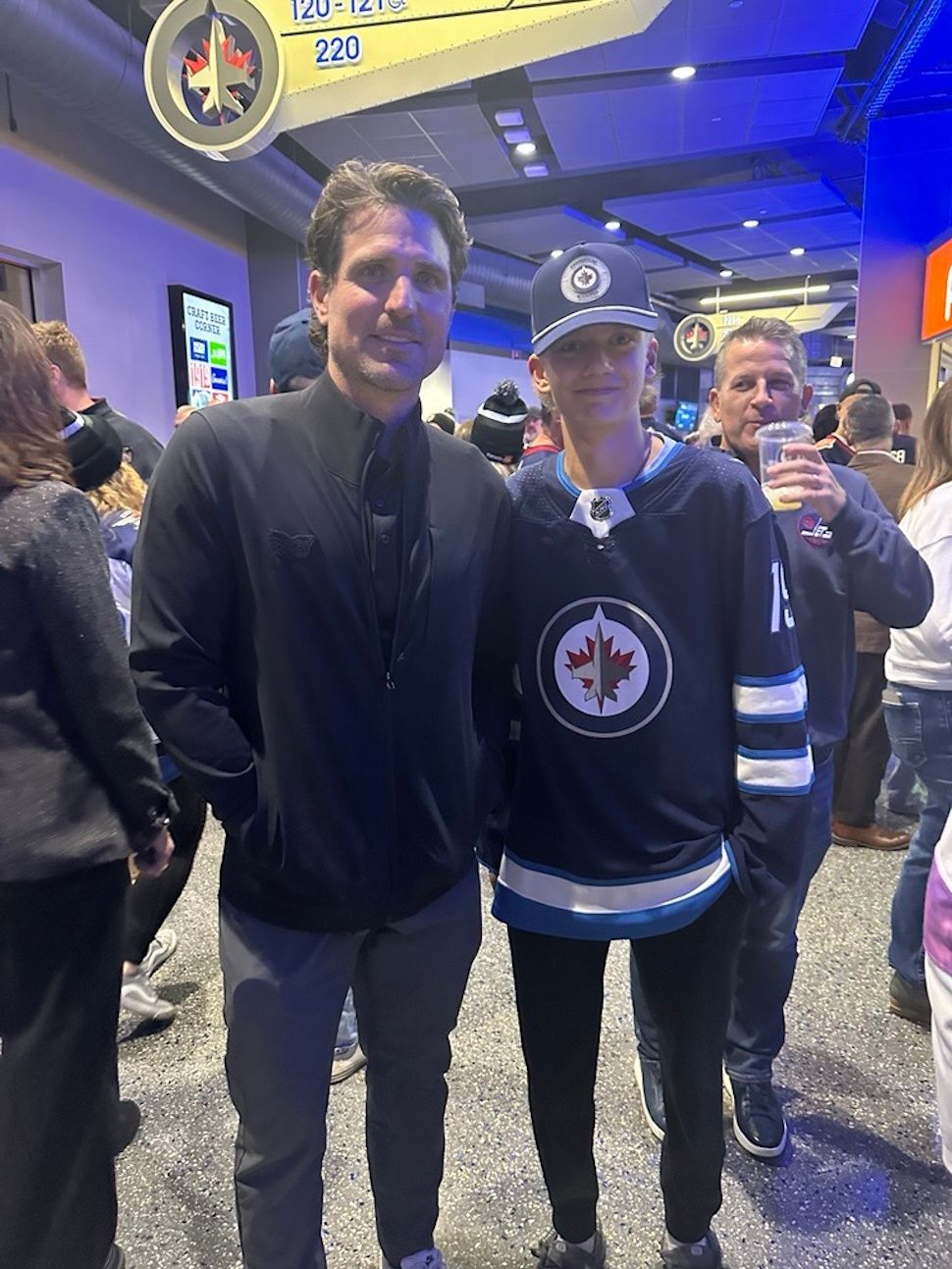 Jonathan Toews’ family celebrates his return to the Winnipeg Jets ...