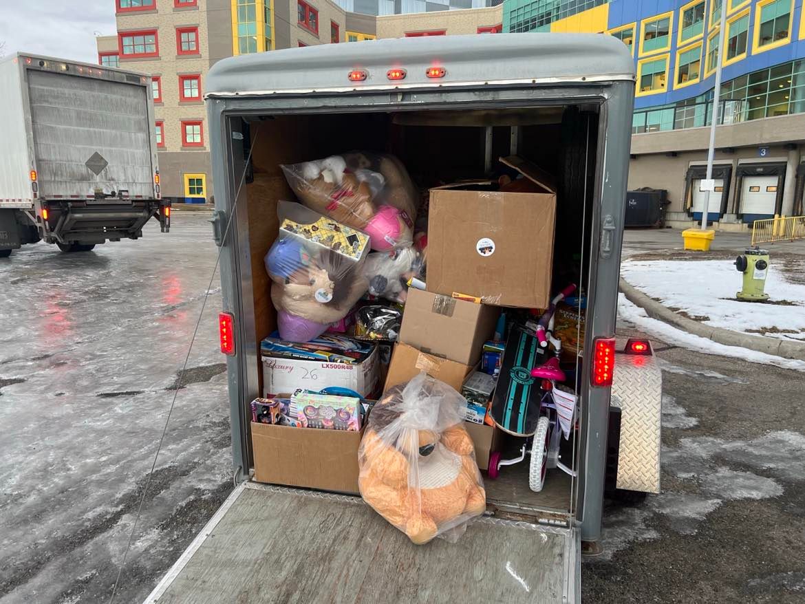 Children's Hospital receives donation of over 900 toys ...