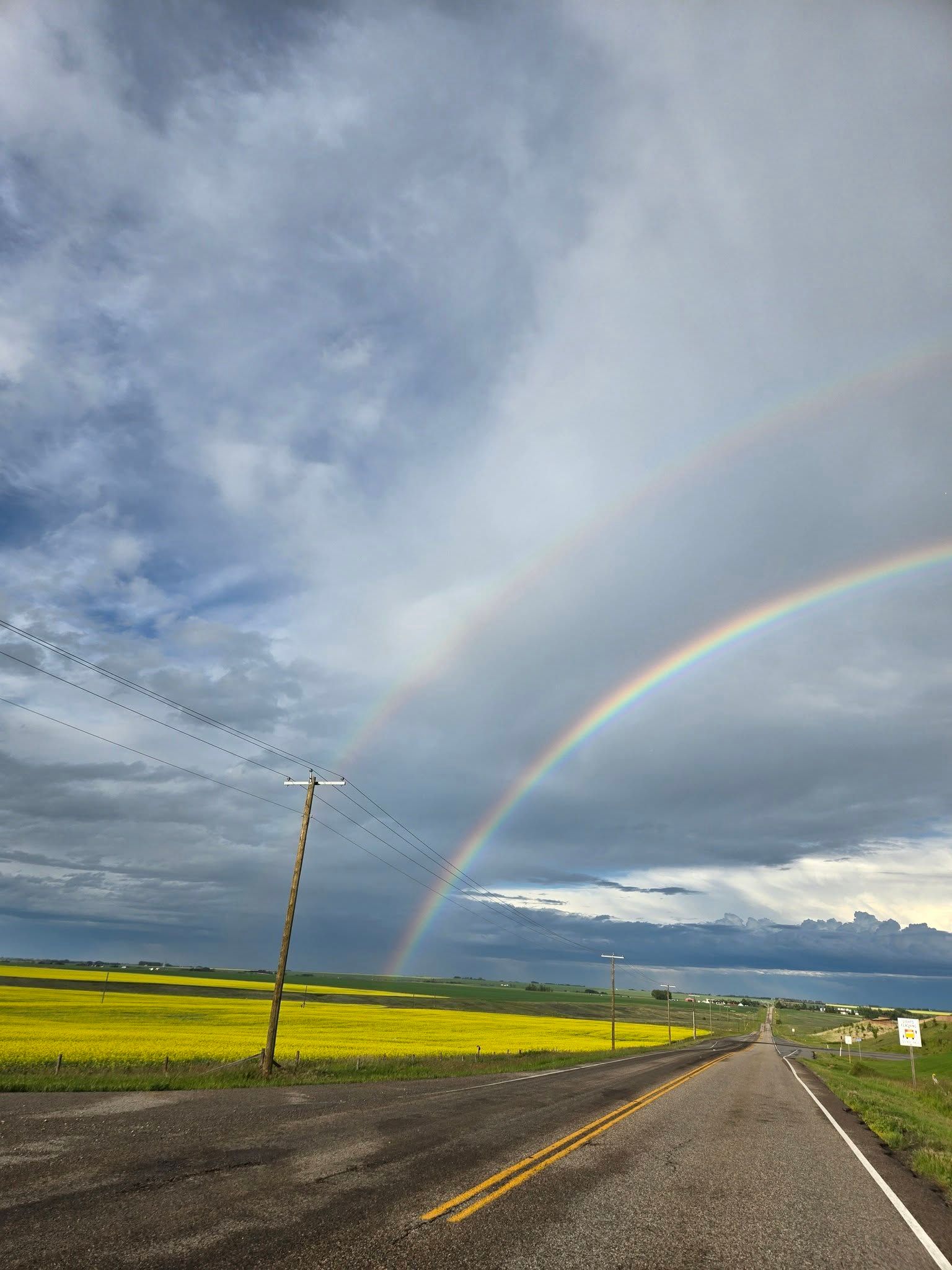 Residents capture dramatic cloudscapes during Airdrie's tornado watch ...
