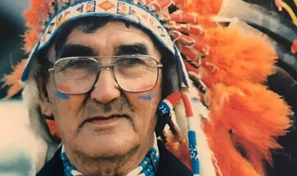 Fort la Reine Museum helps return sacred Long Plain headdress to ...