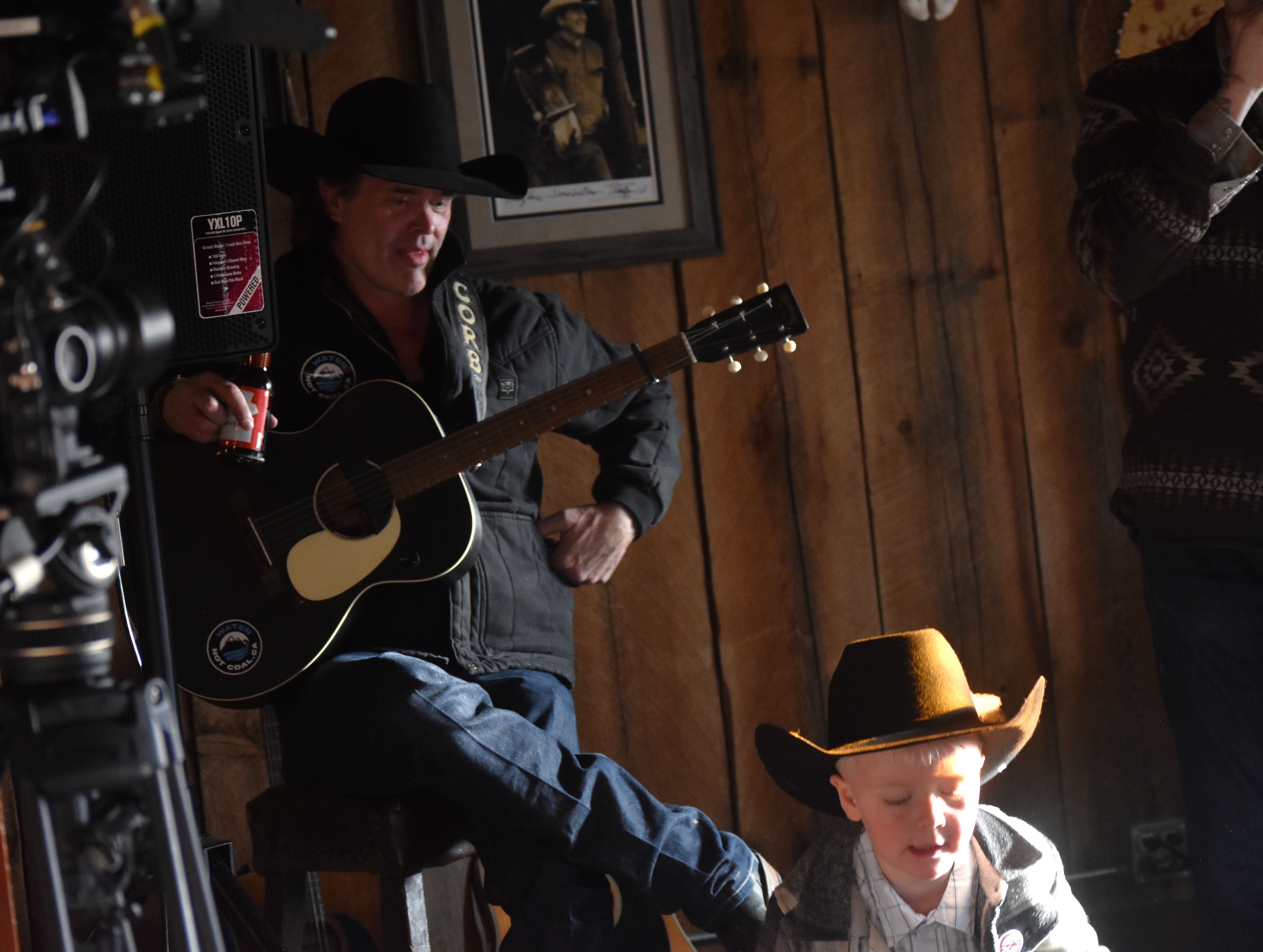 Corb Lund strikes a chord in Longview with anti-coal mining campaign ...