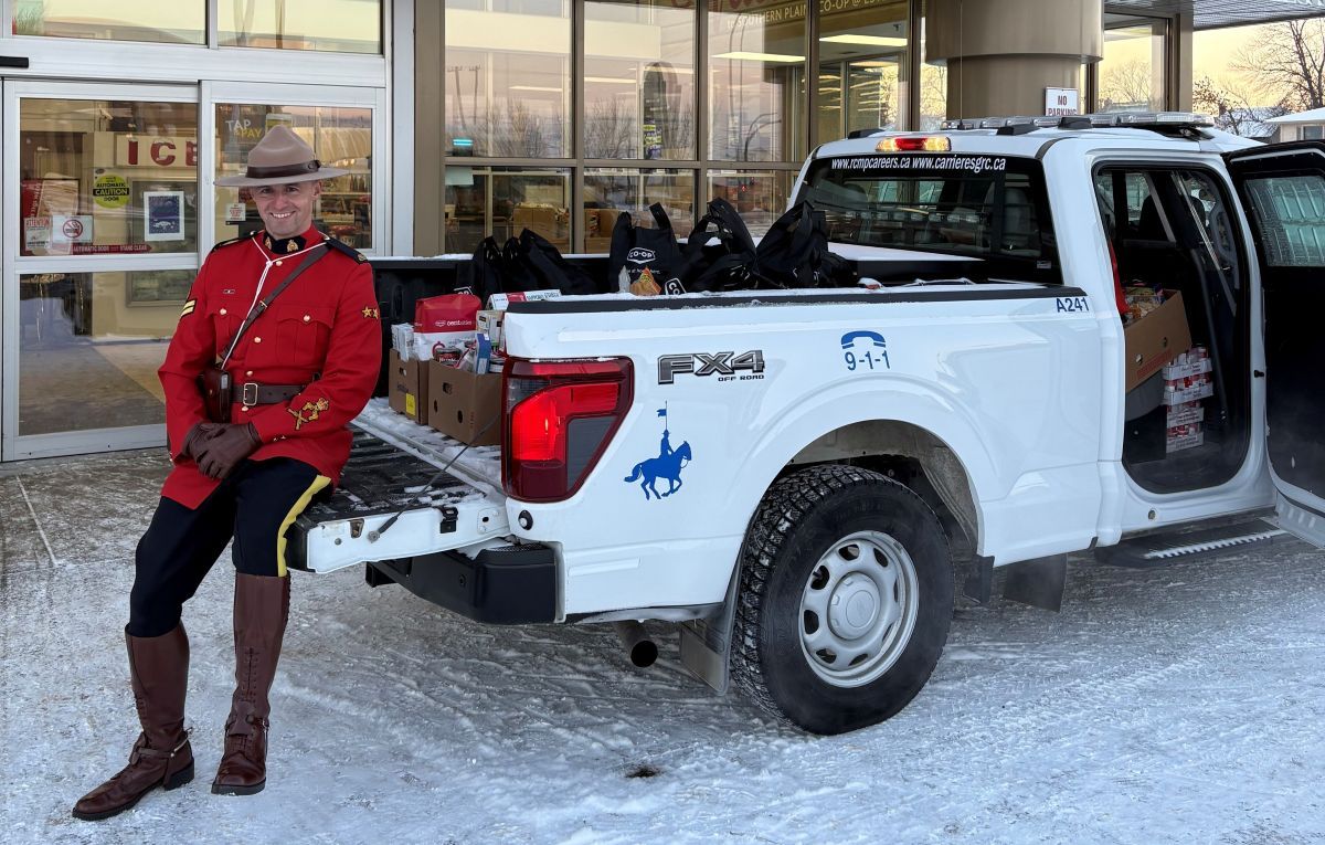 RCMP and EFR team up to deliver Christmas cheer through food and toy ...
