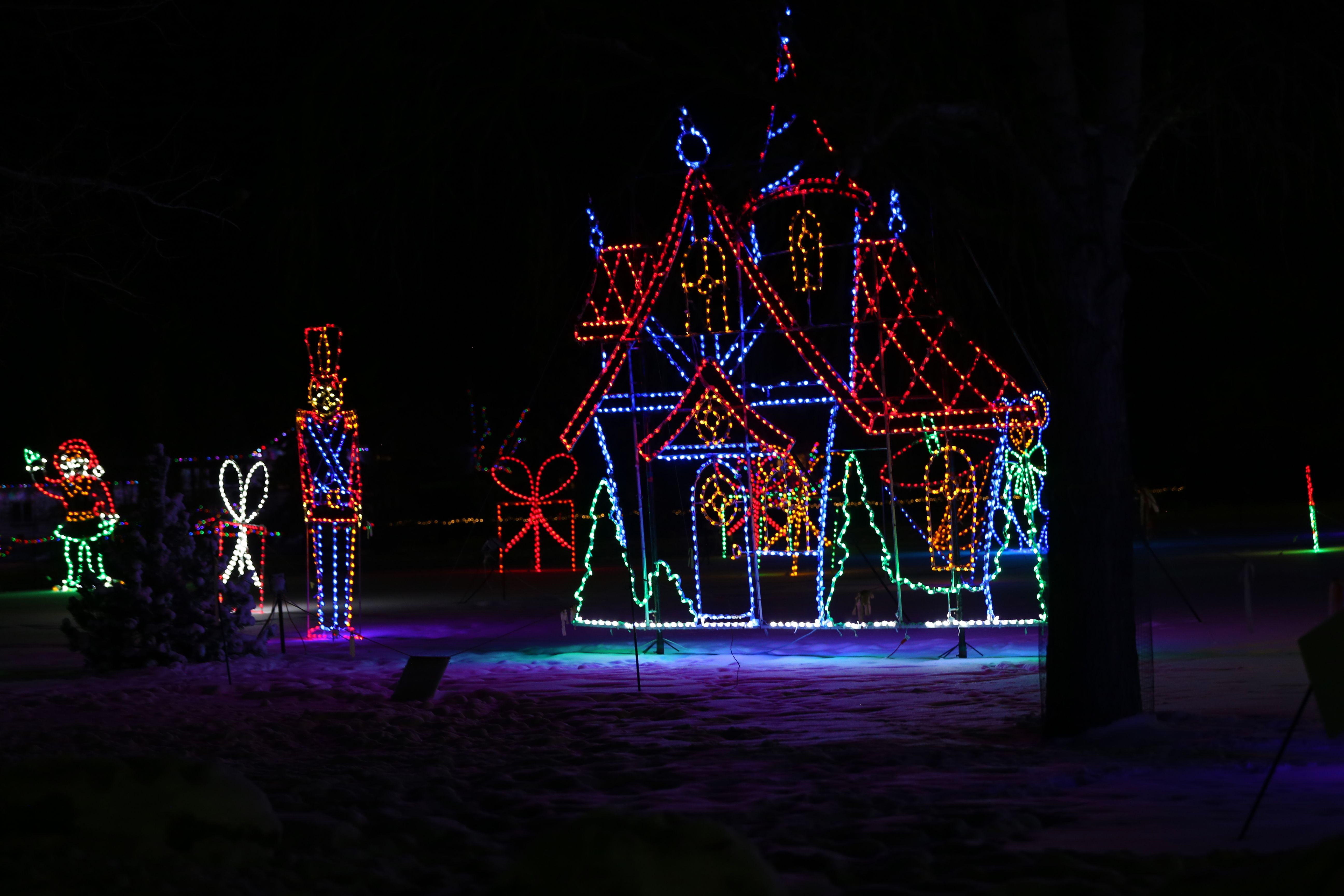 Emergency Services Night adds extra glow to Airdrie Festival of Lights ...