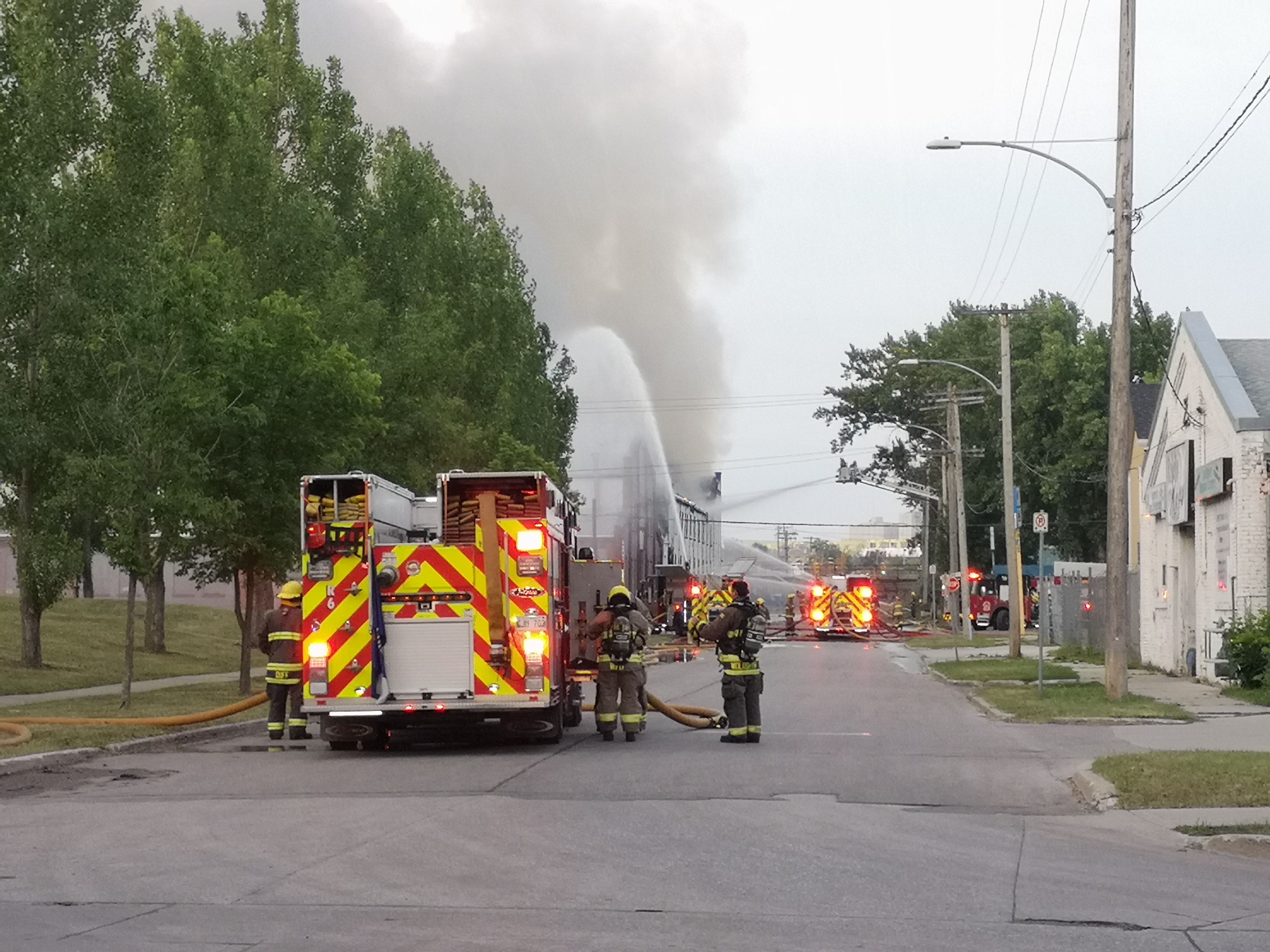 Massive fire sends plumes of smoke into Point Douglas - Classic107 ...