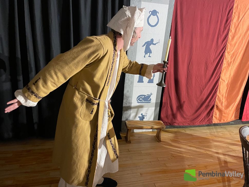 Step into the heart of Christmas with Looking Glass Theatre ...