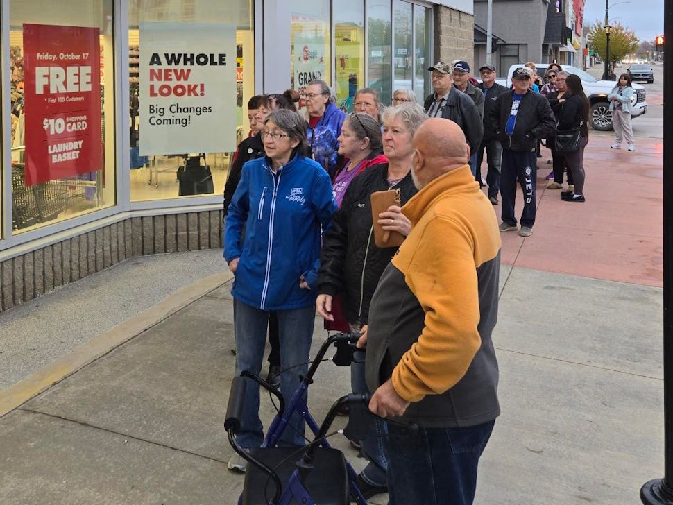 Red Apple celebrates grand reopening in Portage - PortageOnline.com ...