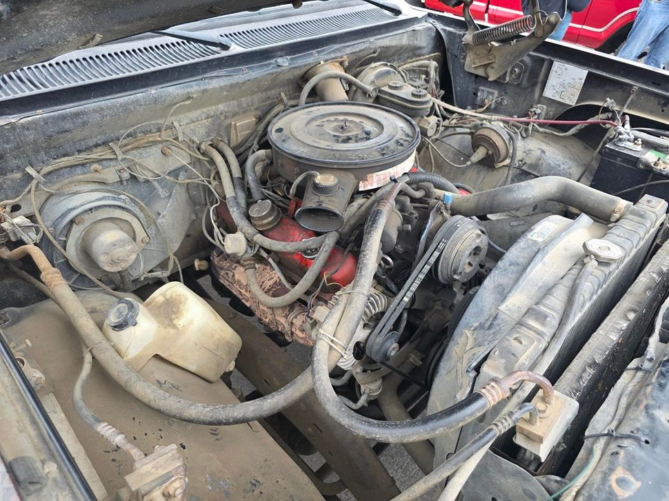 Under the Hood of this high school truck rediscovered after 20 years ...