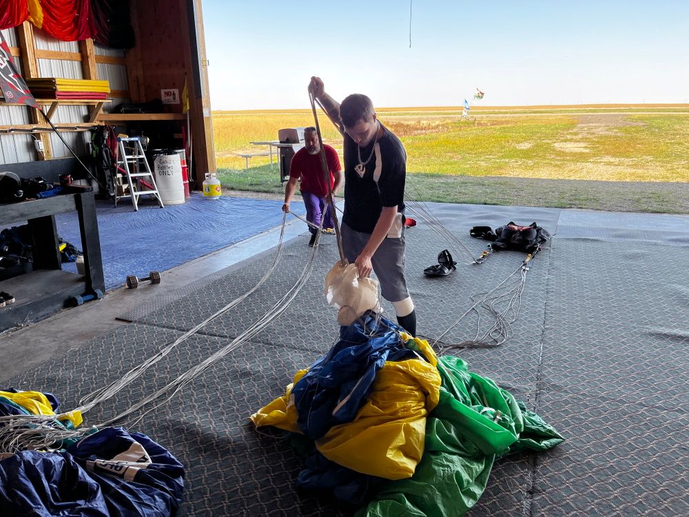 Take the leap! Canada's last volunteer-run skydiving club looking for ...