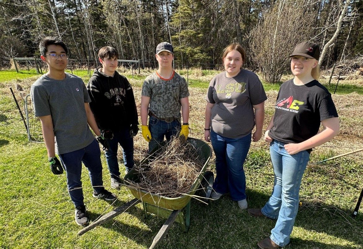 Sundre High School students complete May Queen tradition ...