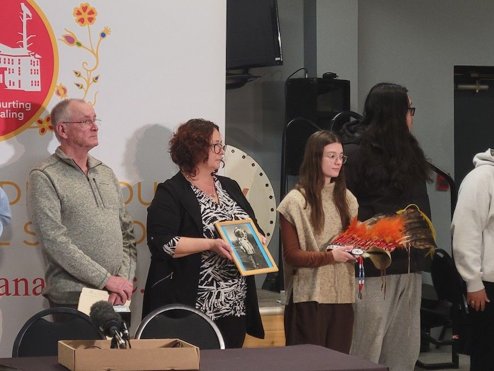 Fort la Reine Museum helps return sacred Long Plain headdress to ...