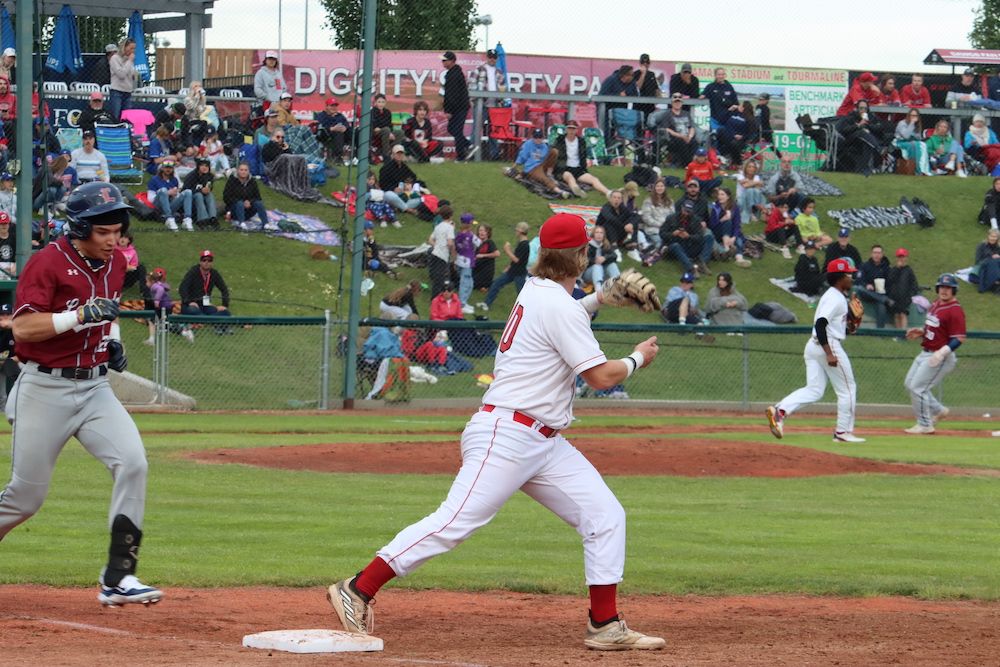 Dawgs can't wrangle Bulls - HighRiverOnline.com - Local news, Weather ...