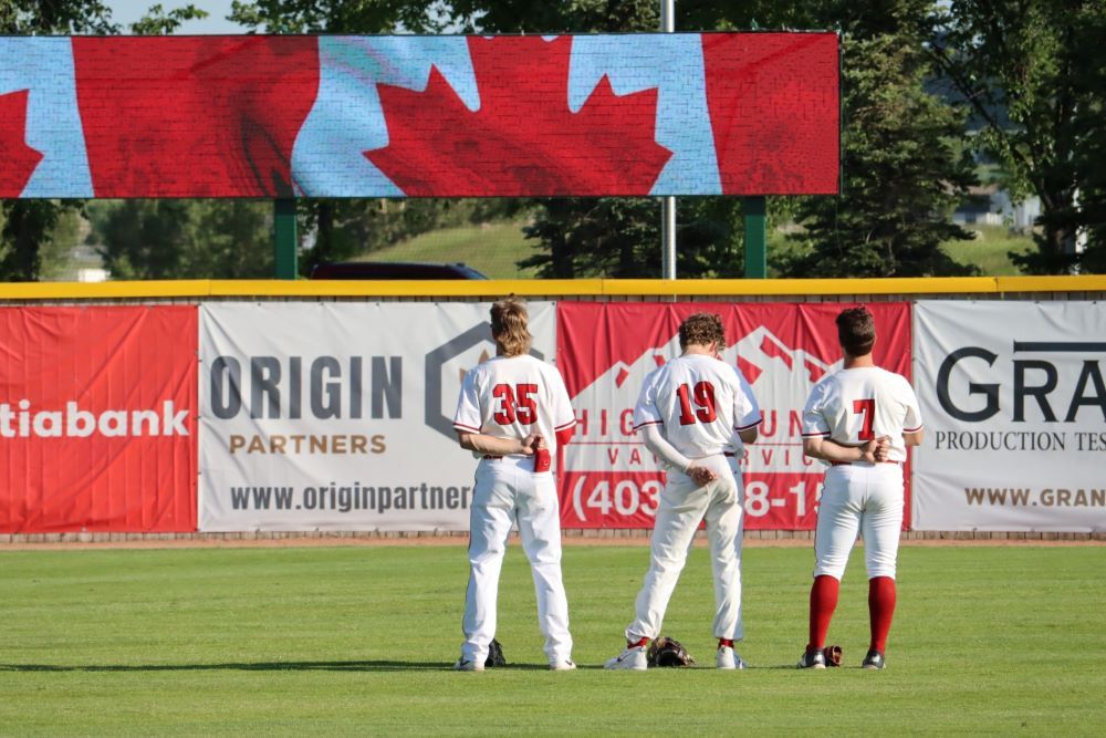 Everything coming up roses with Dawgs national anthem singer ...