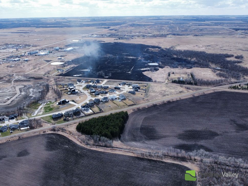 A frantic fight to keep a pasture fire from spreading to residential ...