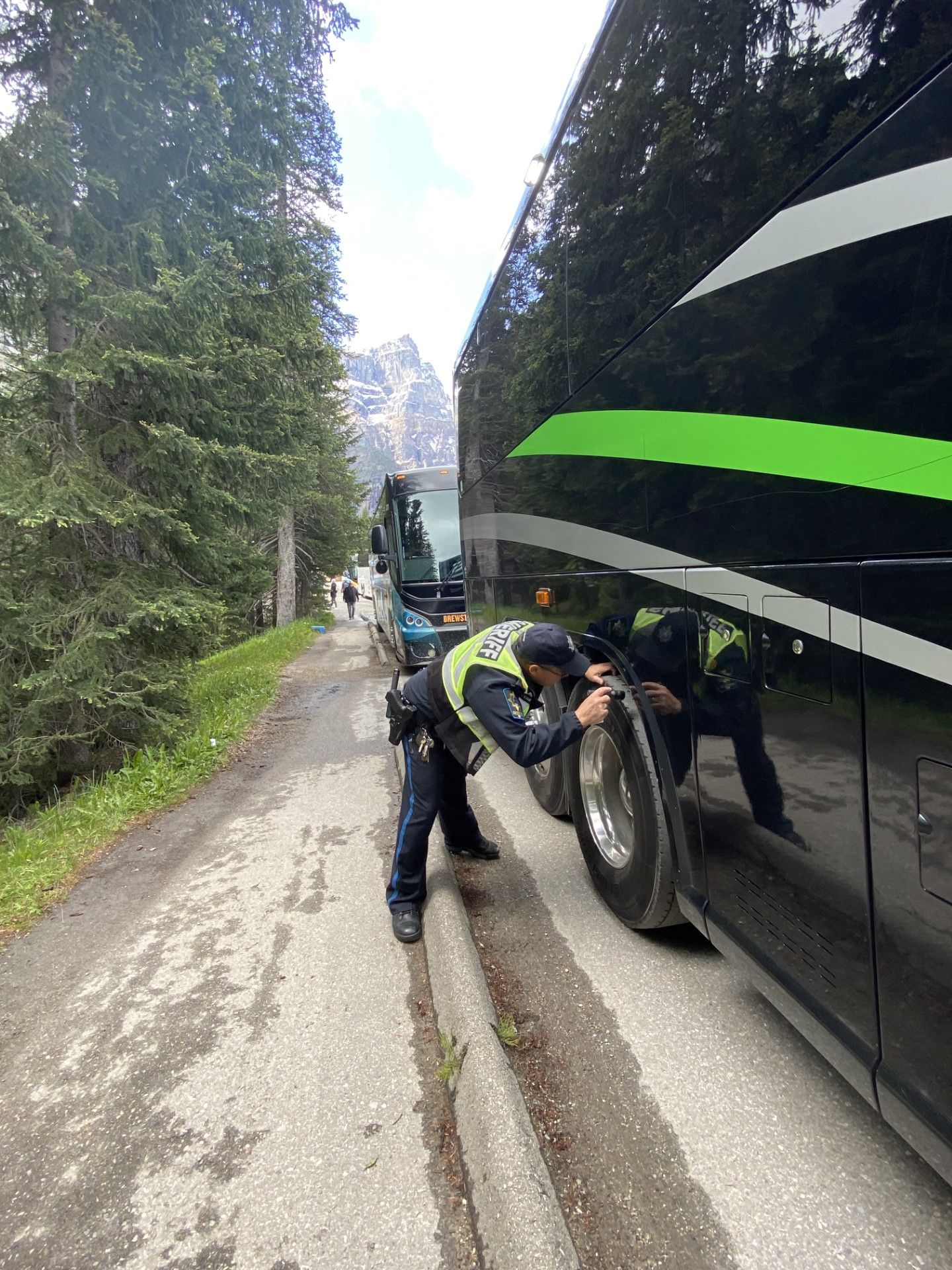 Nine buses taken off road after inspections near Moraine Lake ...