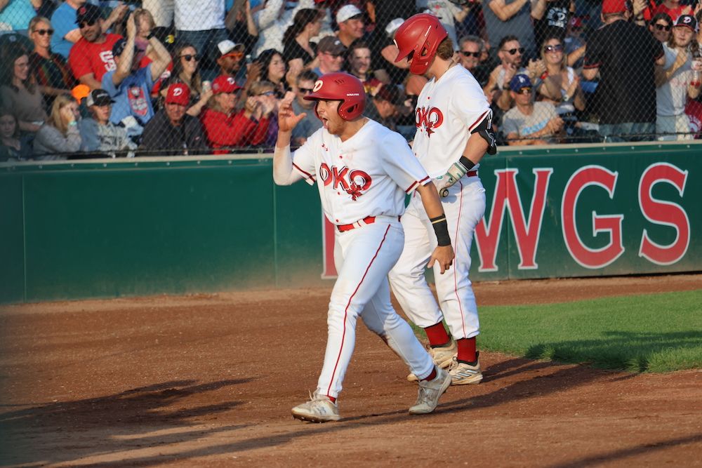 Crowson hits walk-off home run to complete the three-peat ...