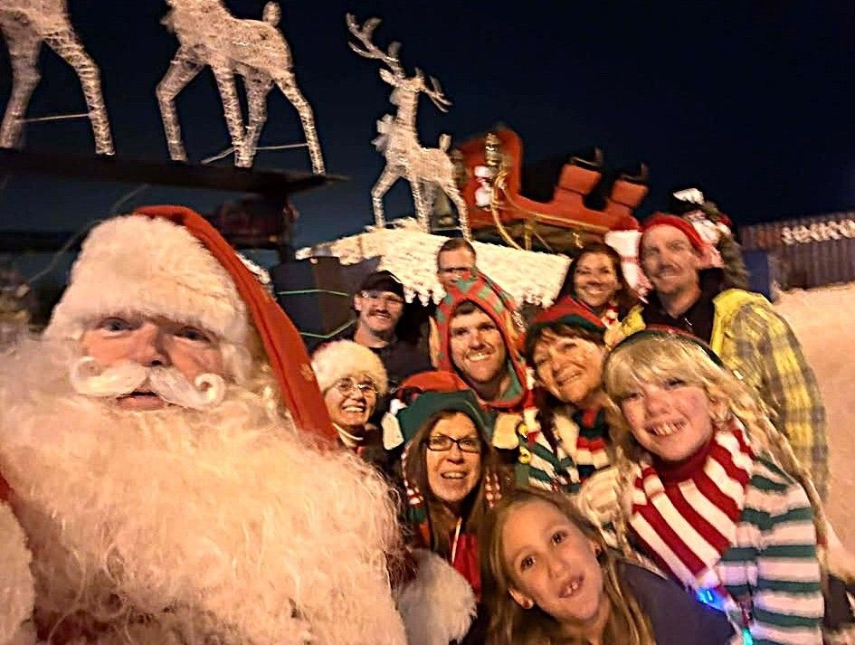 Santa’s rolling Christmas tour brings magic — and armfuls of stuffies ...