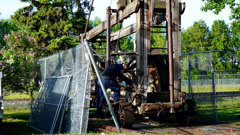 Historic Spudder Rig hits the road to Edmonton - HighRiverOnline.com ...