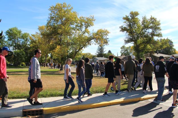 High school students hold Terry Fox Walk - SwiftCurrentOnline.com ...